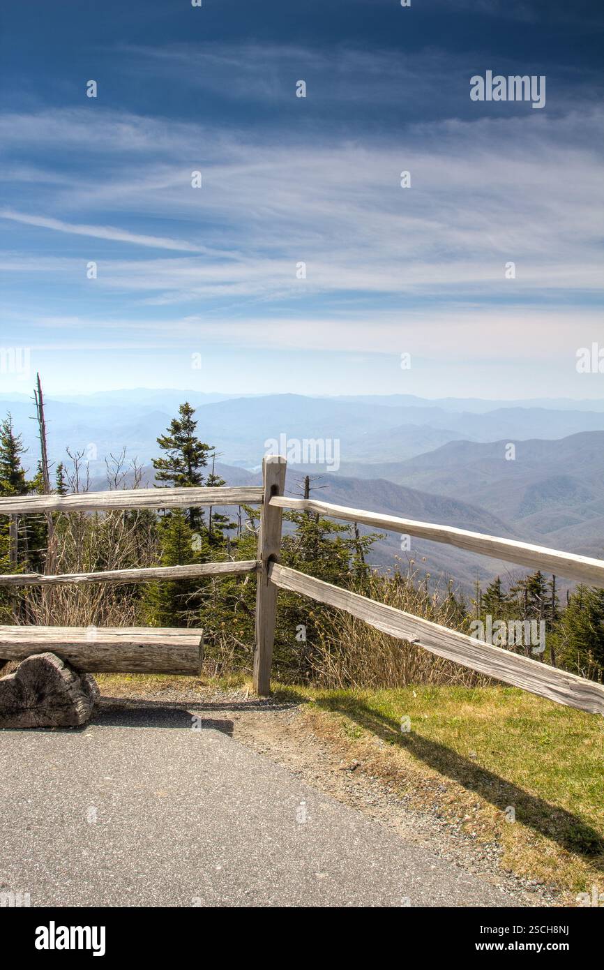 Scenic viewpoint wooden fence hi-res stock photography and images - Alamy