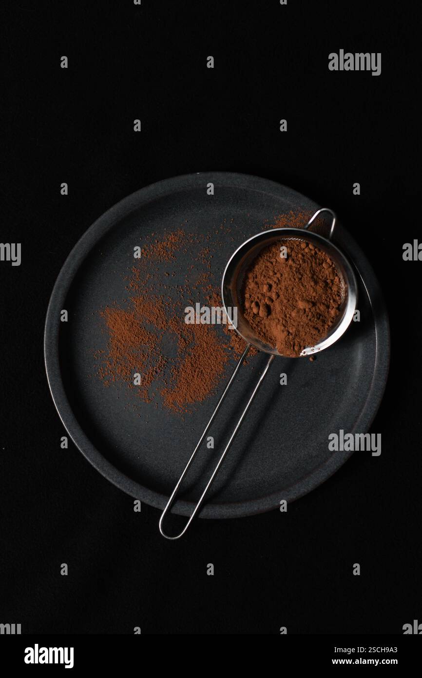 Sifted cocoa powder hi-res stock photography and images - Alamy
