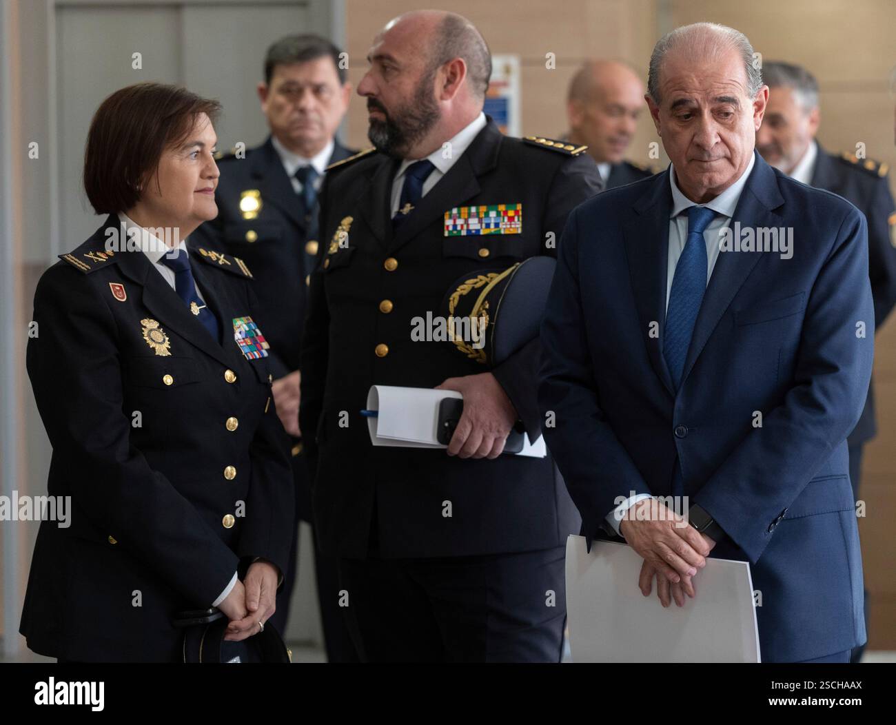 The director of the National Police, Francisco Pardo (1r), during a ...
