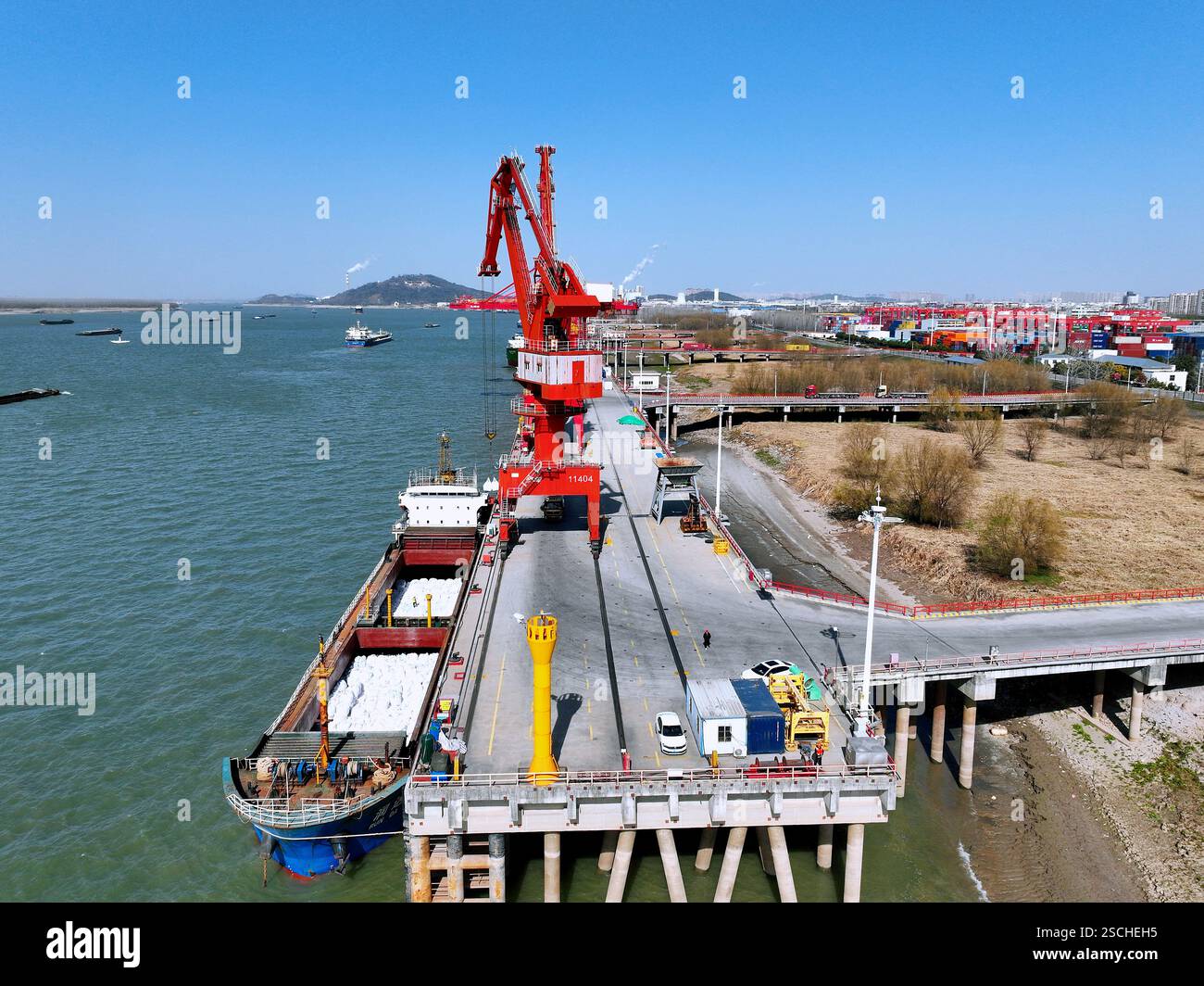 Wuhu, China. 07th Feb, 2025. WUHU, CHINA - FEBRUARY 7, 2025 - Cargo ...