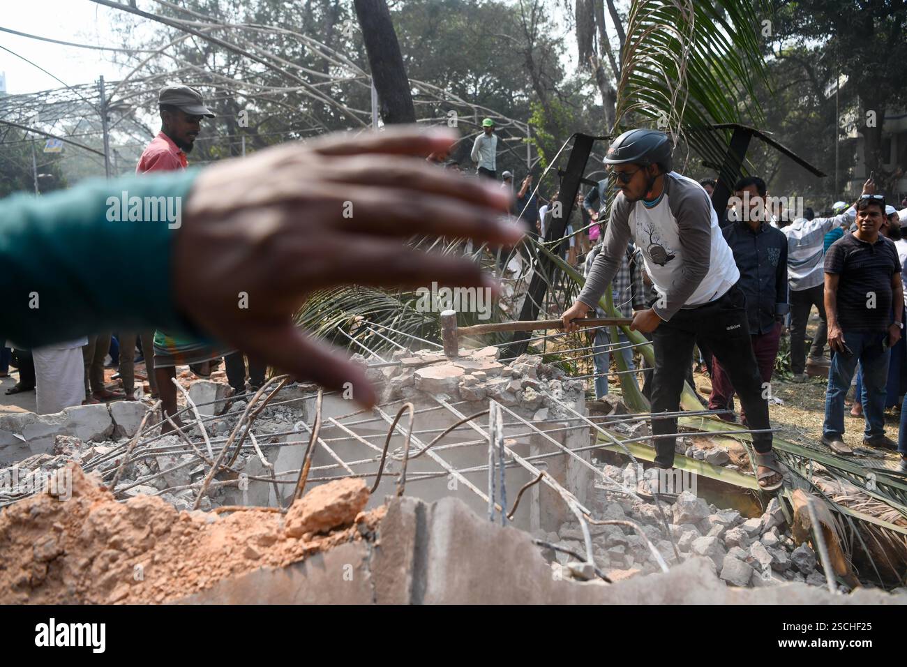 Men pull out metals from the demolished Mujib's residence at Dhanmondi 32. (Photo by Piyas ...