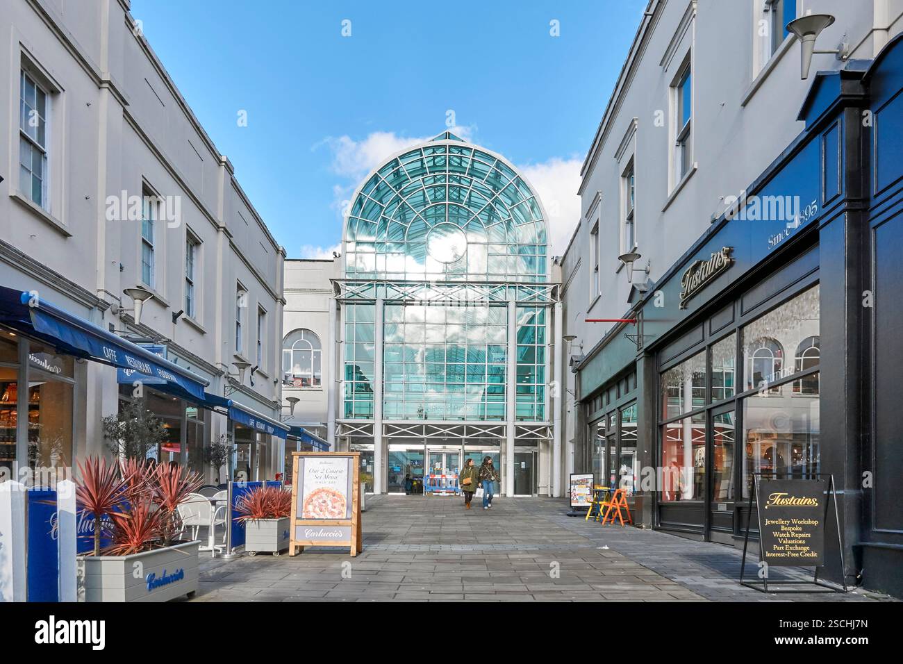 Royal Priors shopping center Regent Street, Leamington Spa ...