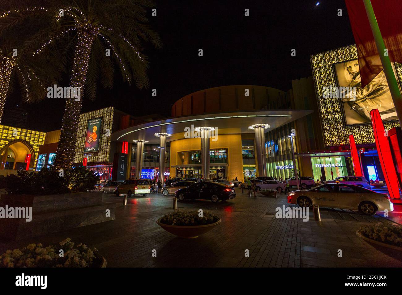 DUBAI, UAE - OCTOBER 31: World's largest shopping mall based on total ...