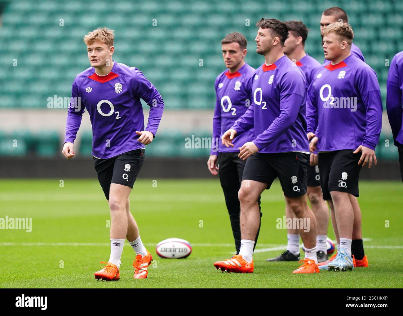 England's Fin Smith (left) during a Captain's Run at the Allianz ...