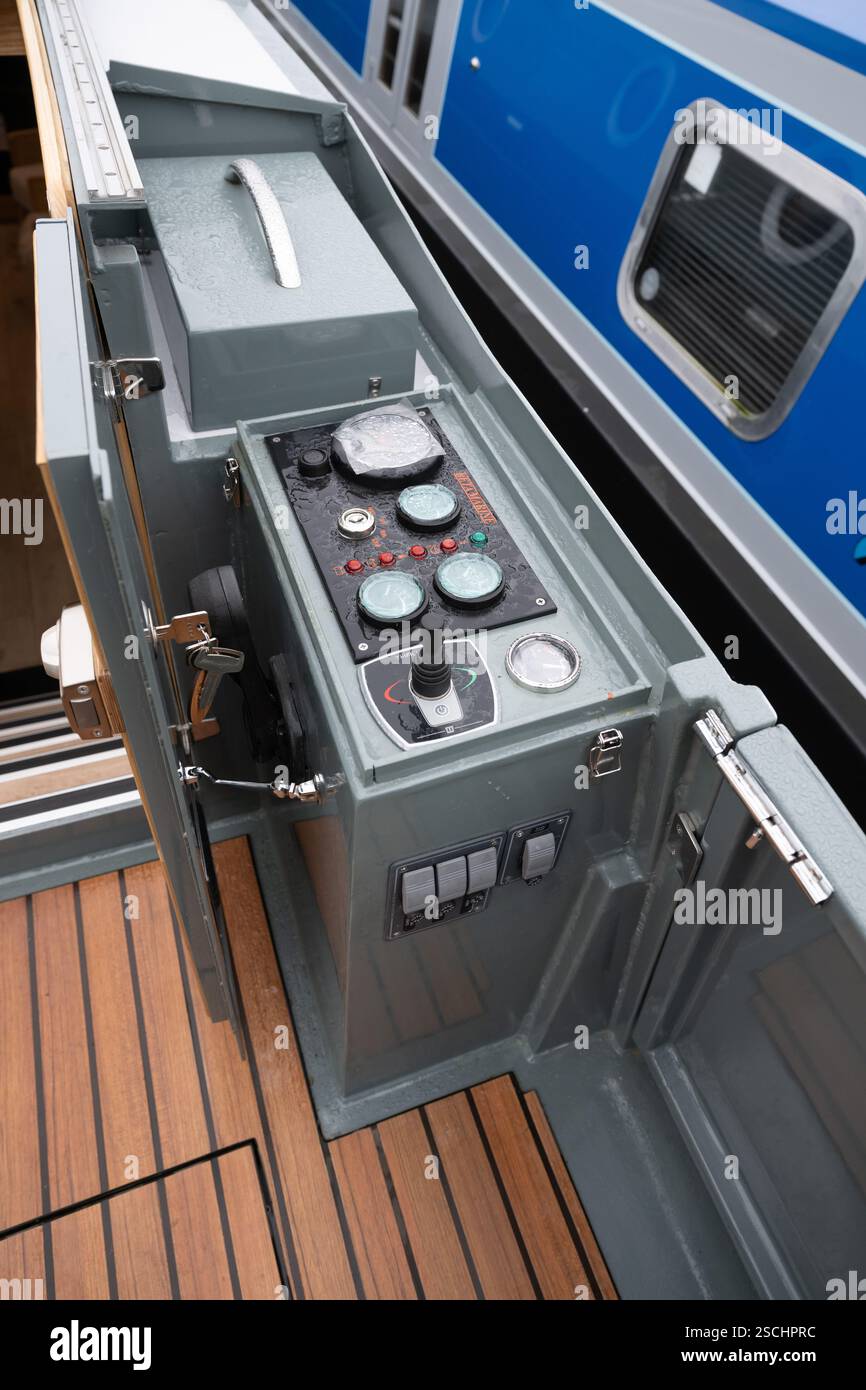 Control dials hi-res stock photography and images - Alamy