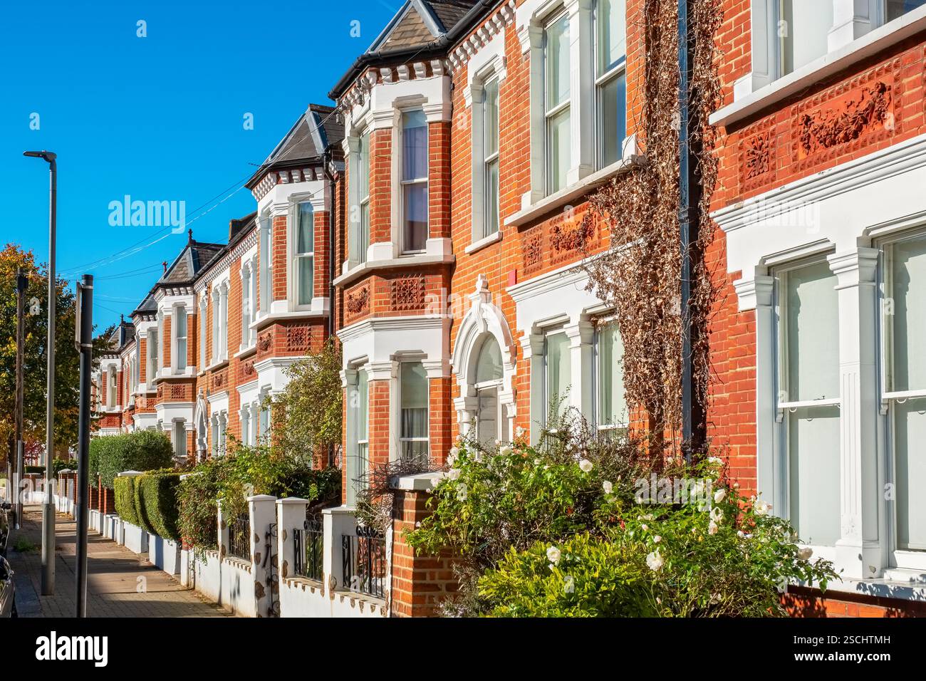 Traditional brick terraced houses in London. England Stock Photo - Alamy