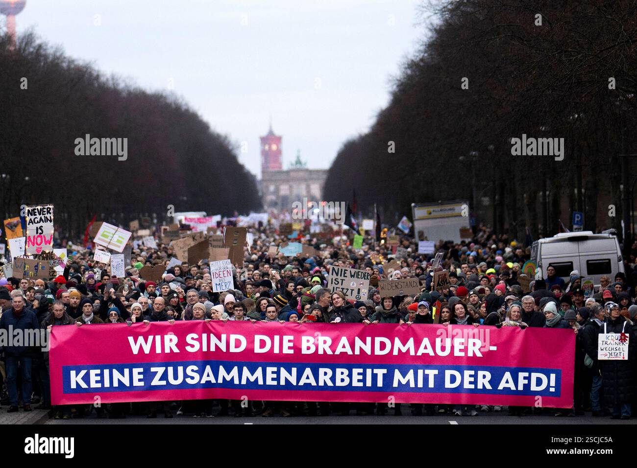 Demo fuer die Brandmauer DEU, Deutschland, Germany, Berlin, 02.02.2025 ...