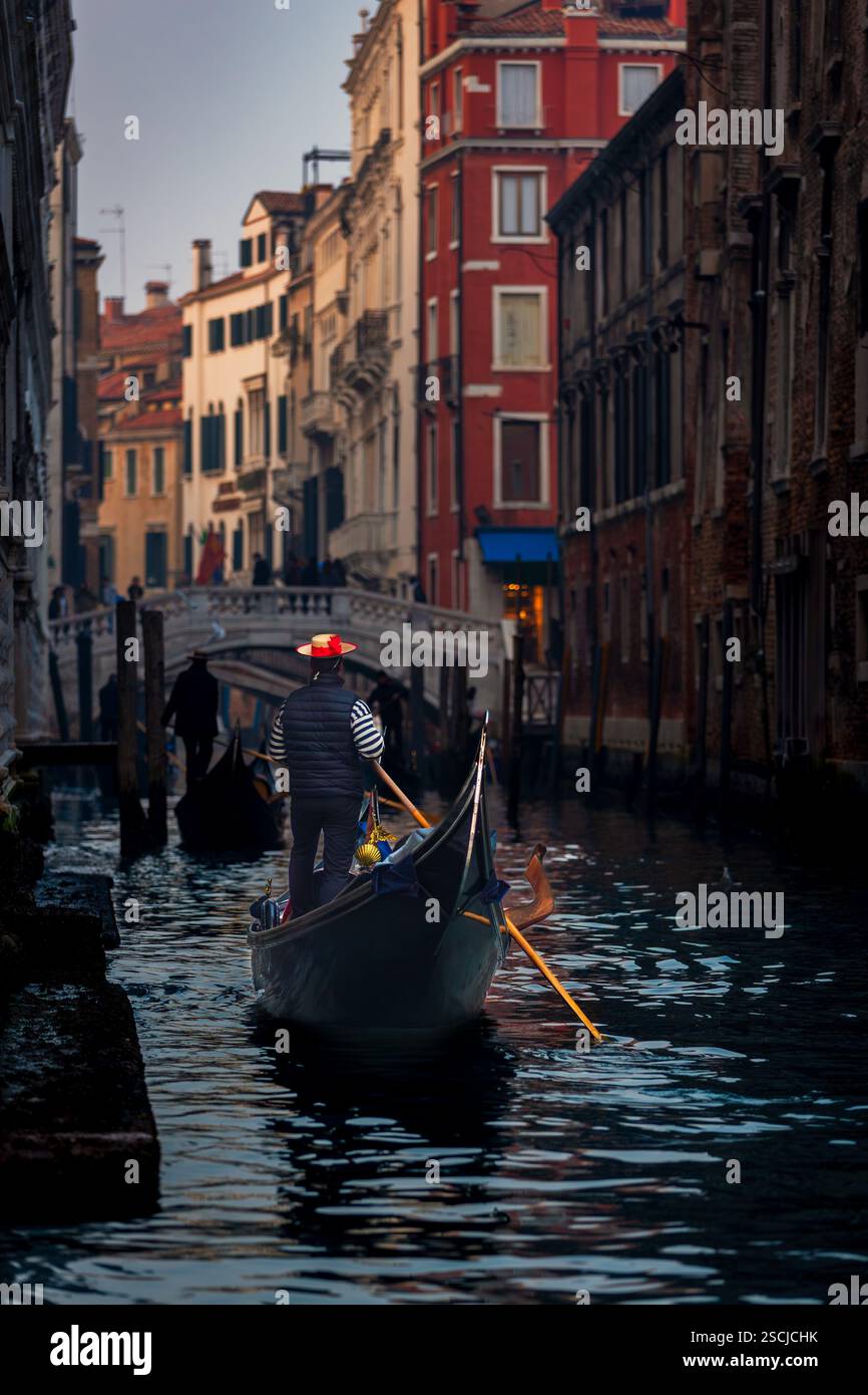 Rowing a gondola hi-res stock photography and images - Alamy