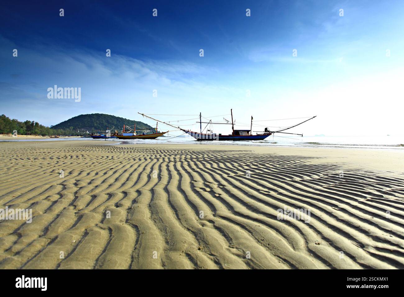 Sairee Beach (Hat Sai Ri) is long and curved like a crescent moon ...