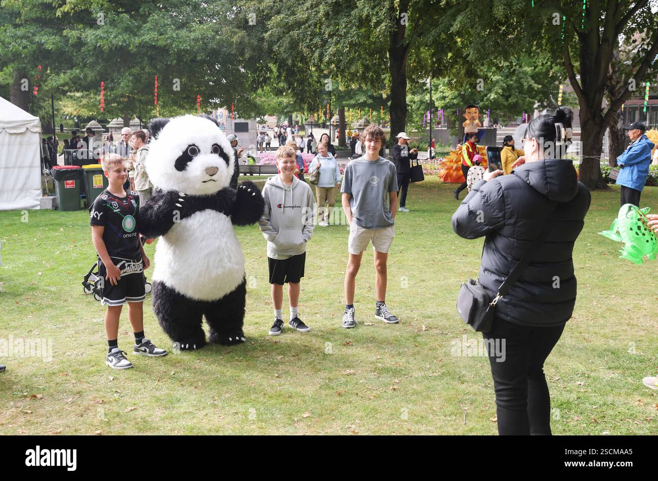 Christchurch, New Zealand. 7th Feb, 2025. Tourists pose for photos with ...