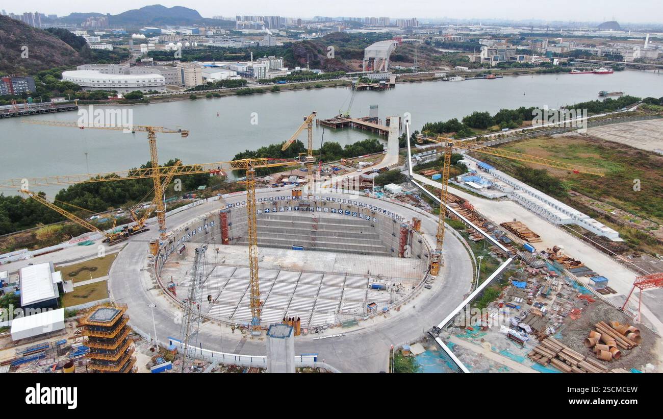 (250207) -- GUANGZHOU, Feb. 7, 2025 (Xinhua) -- An aerial drone photo taken on Feb. 7, 2025 ...