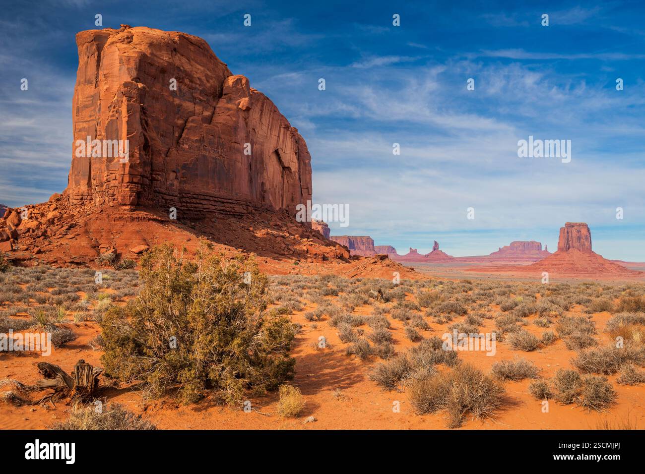 Elephant Butte, Monument Valley Navajo Tribal Park, Utah-Arizona, USA ...