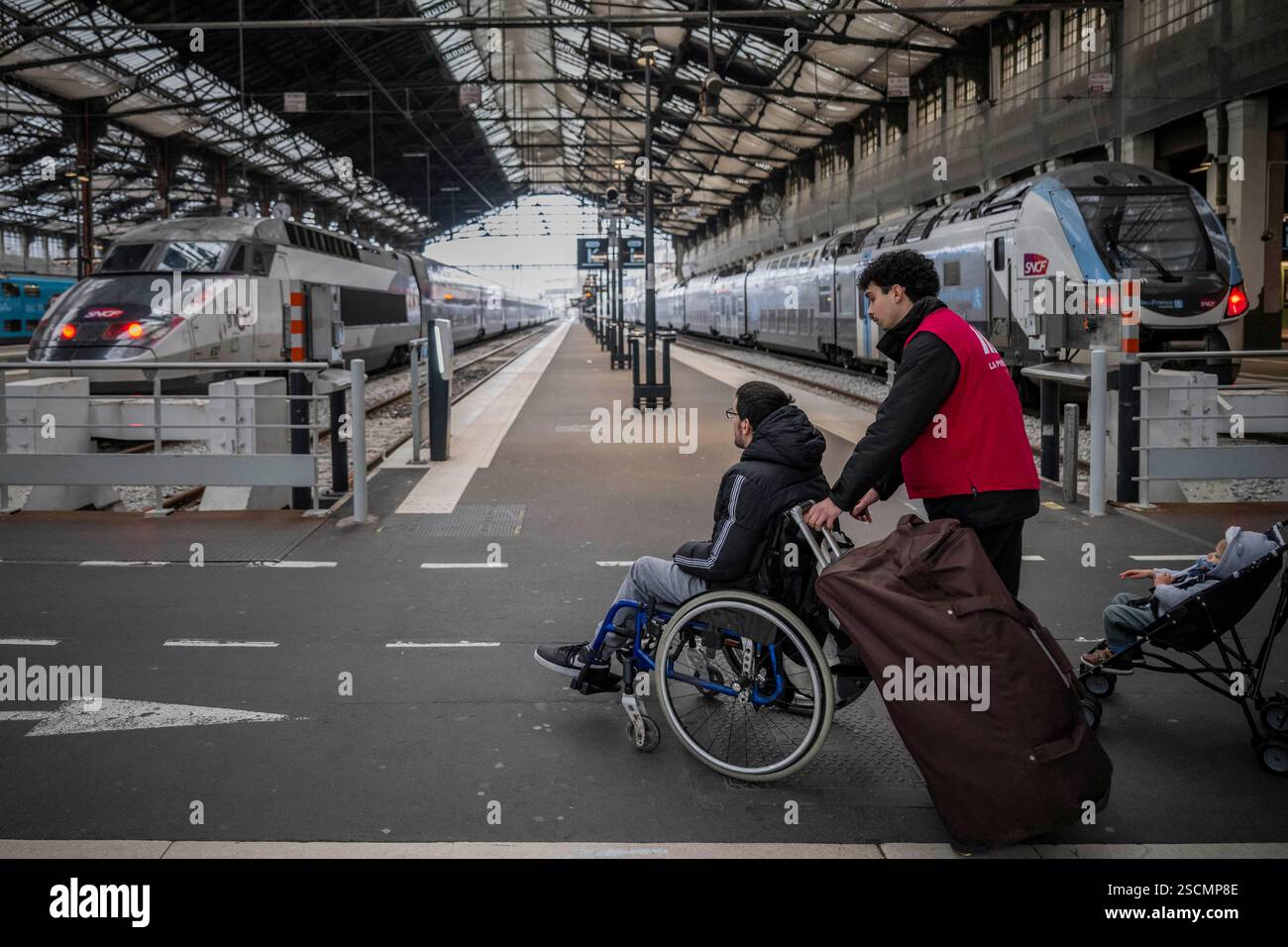 ILLUSTRATION : This photo shows people with disabilities or reduced ...
