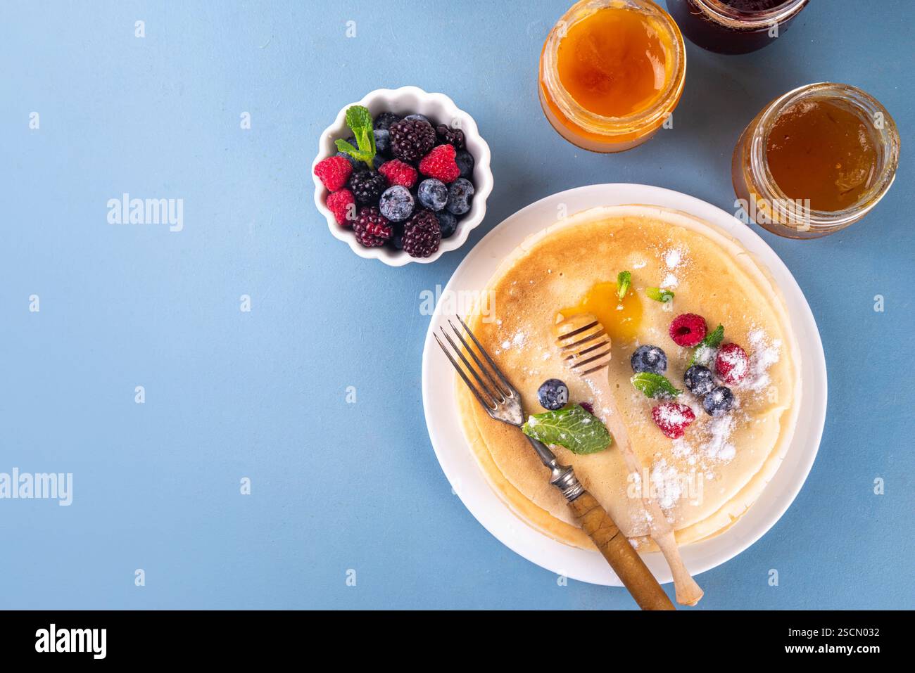 Traditional Maslenitsa food, Eastern European Slavic thin pancakes ...