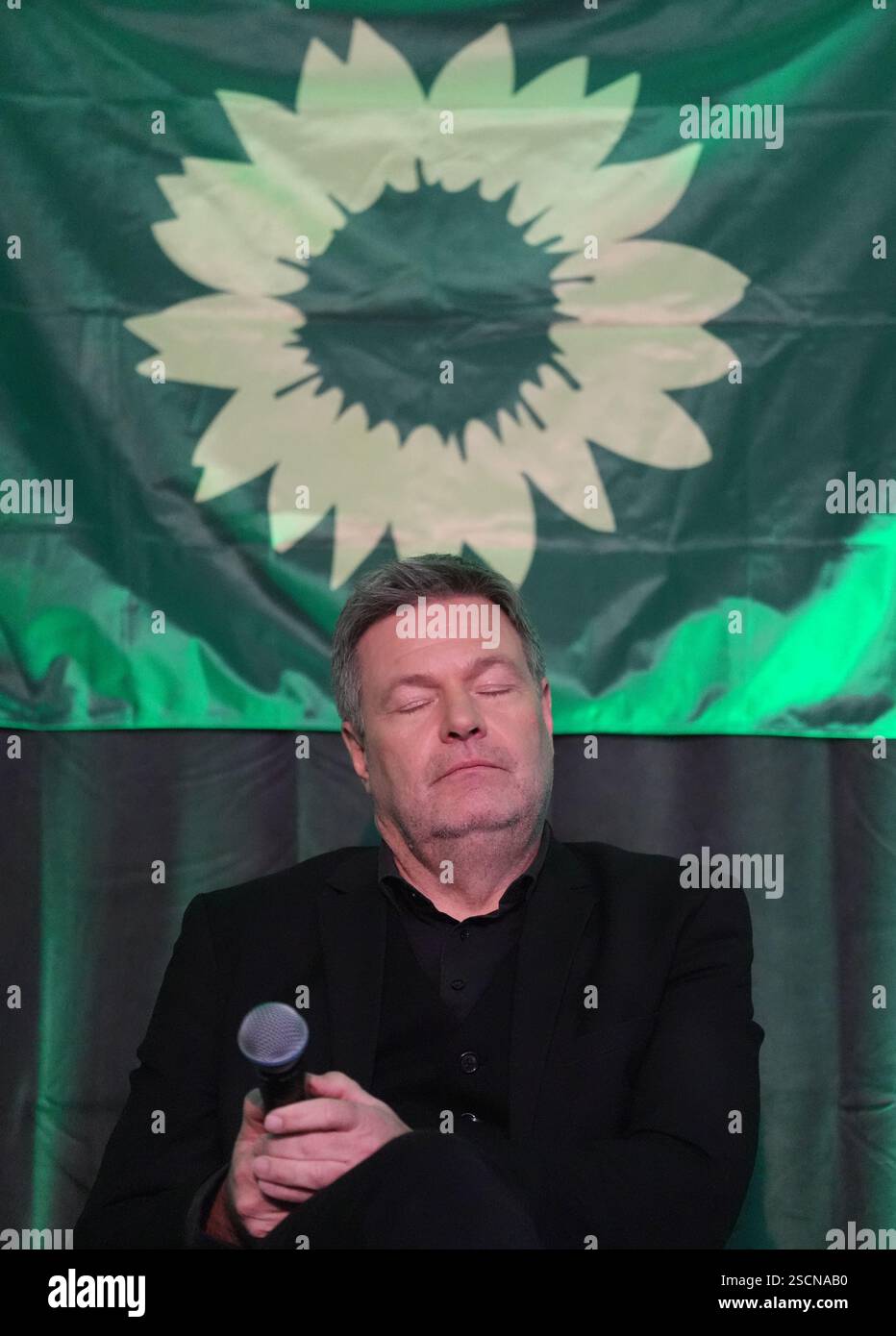 Flensburg, Germany. 07th Feb, 2025. Robert Habeck (Alliance 90/The ...