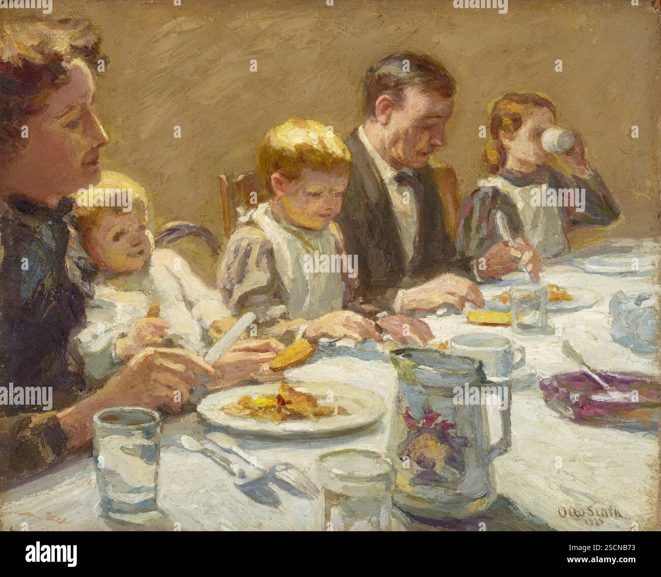 Family meal 1920s hi-res stock photography and images - Alamy