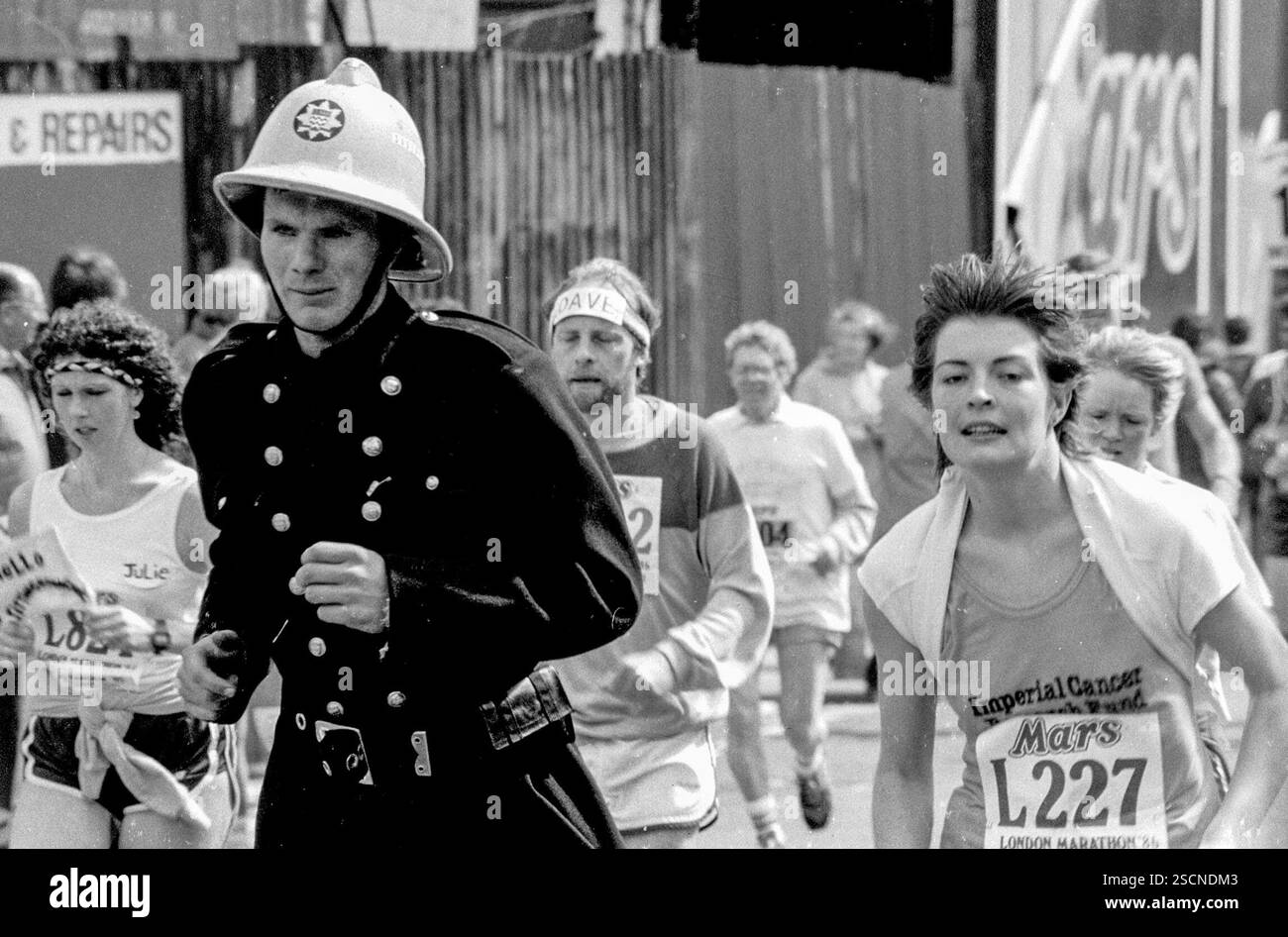Marathon london 1986 hi-res stock photography and images - Alamy