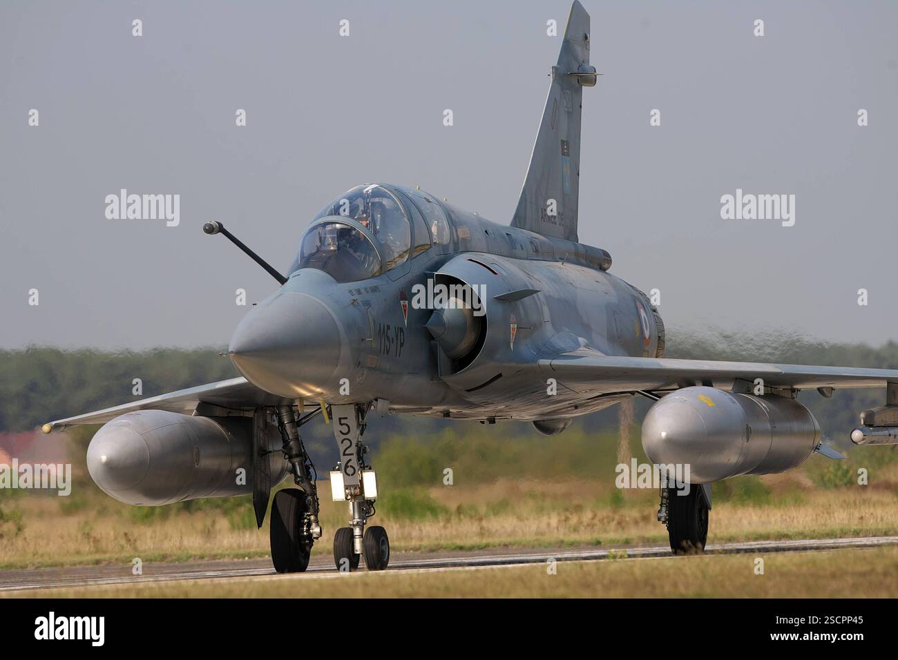 Ein Kampfflugzeug der französischen Luftwaffe vom Typ Dassault Mirage 2000B. Ein Kampfflugzeug ...