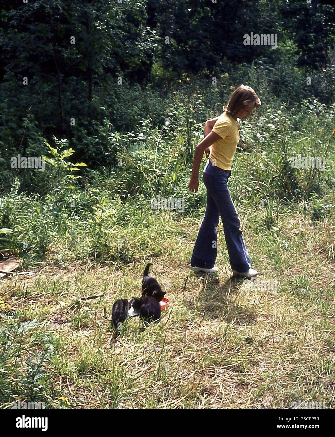 Girl wearing bell bottoms hi-res stock photography and images - Alamy