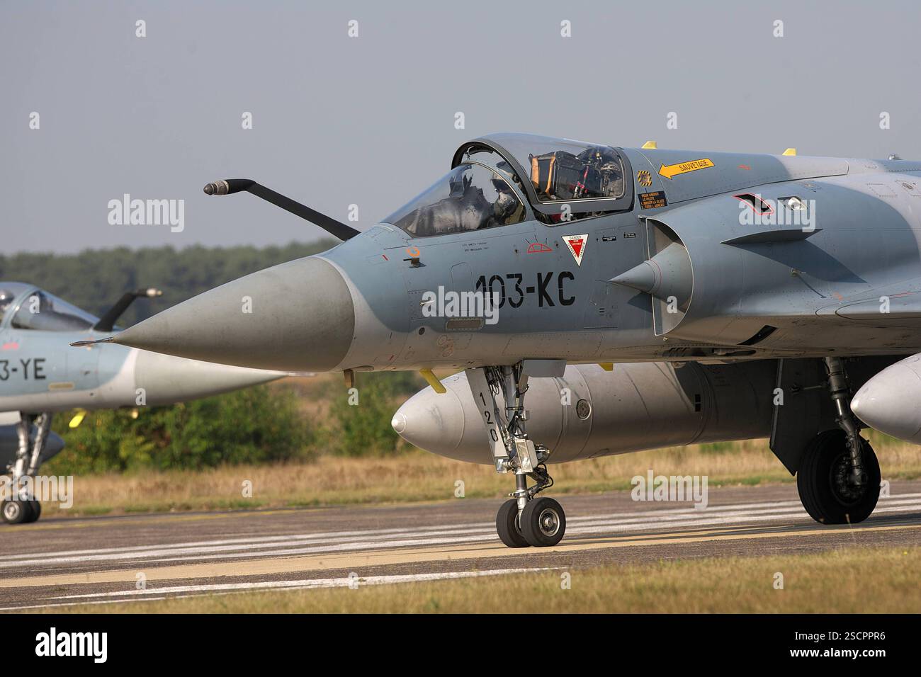 Ein Kampfflugzeug der französischen Luftwaffe vom Typ Dassault Mirage 2000C. Ein Kampfflugzeug ...