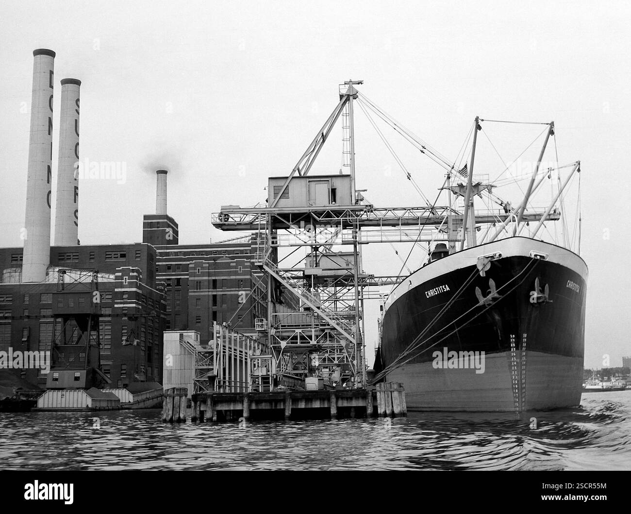 Unloading the cargo of the 'Christitsa' in the port of Baltimore. 1962 ...