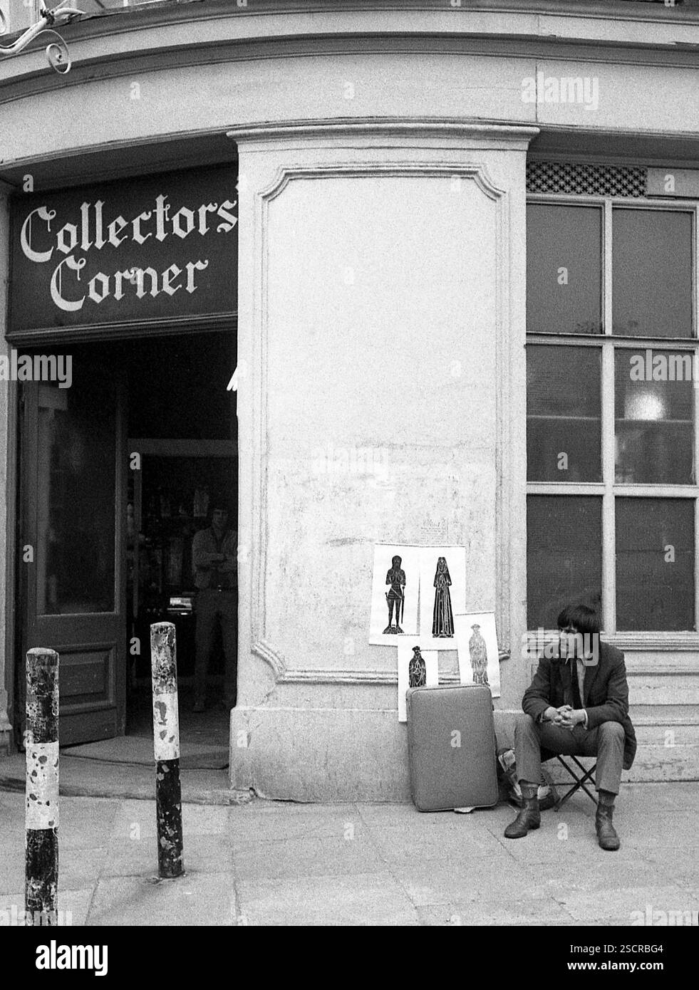 Teenagers street corner london hi-res stock photography and images - Alamy