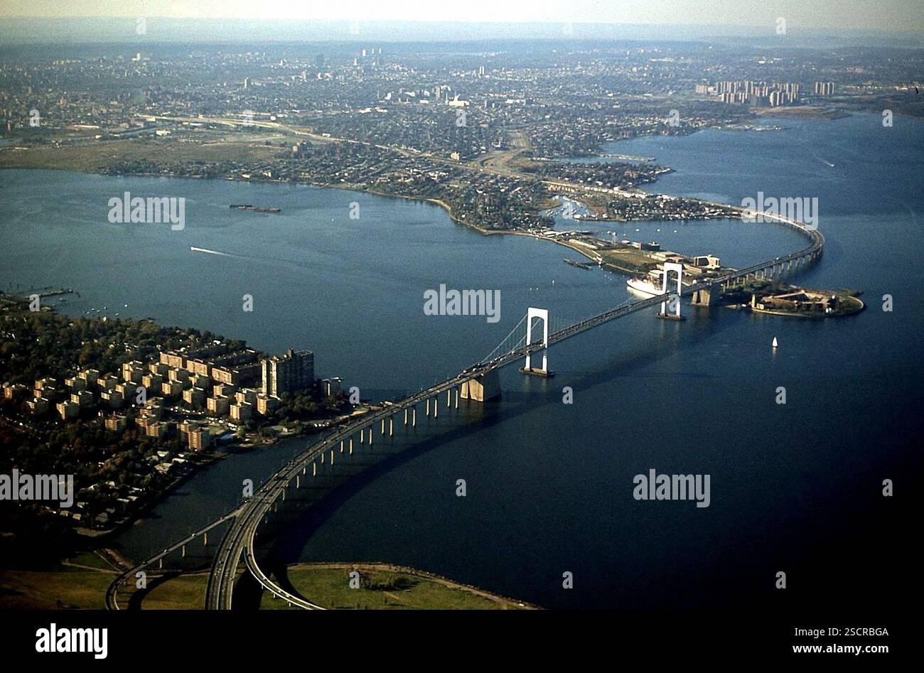 Aerial throgs neck bridge hi-res stock photography and images - Alamy