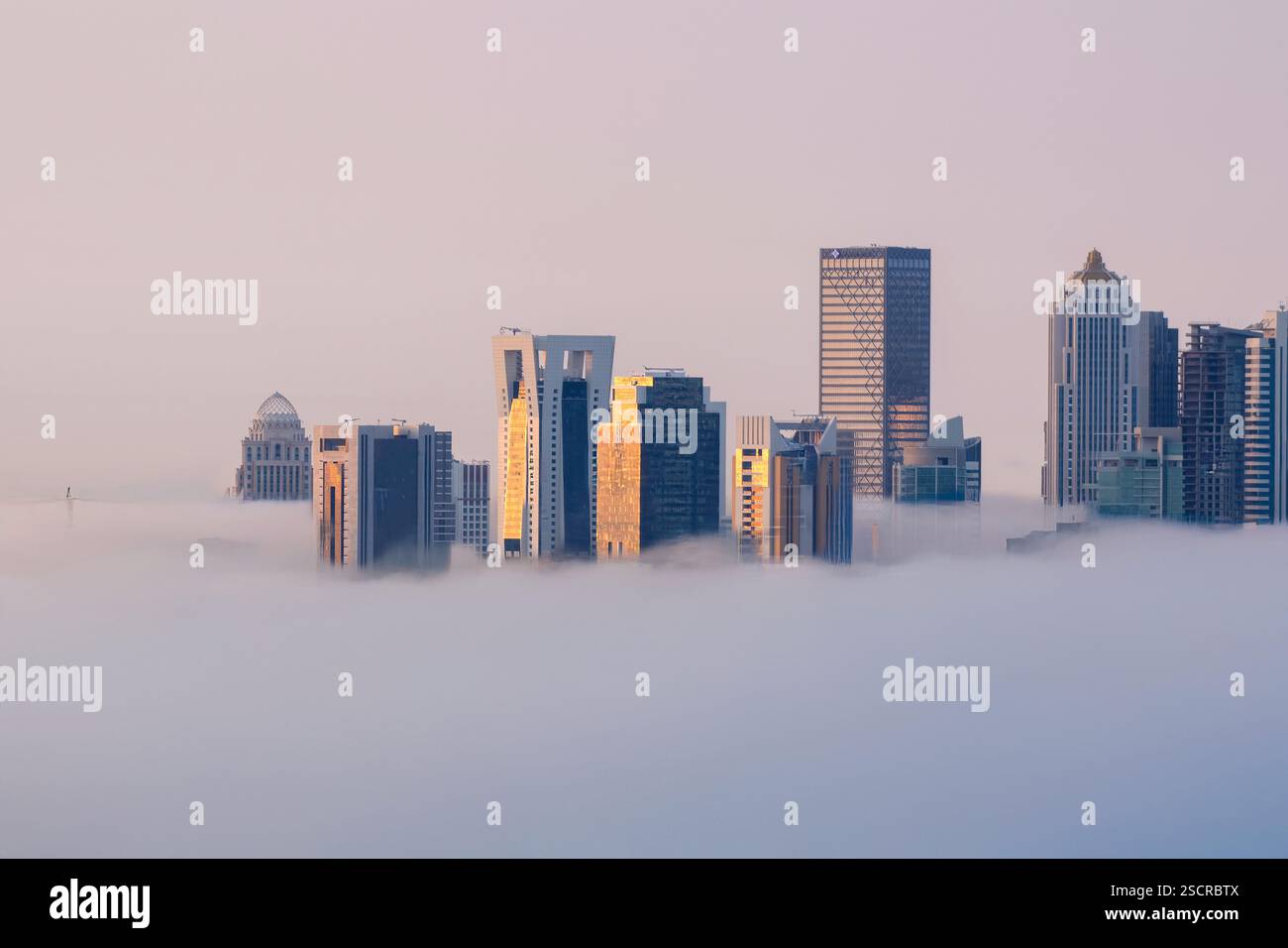 Fog in qatar hi-res stock photography and images - Alamy