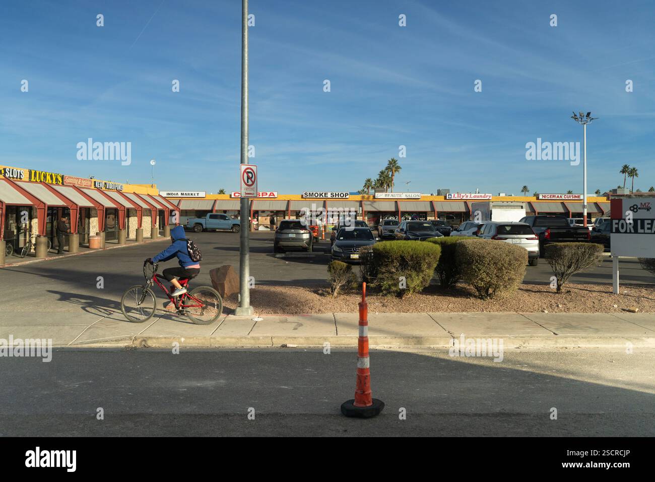 Strip shop on a street usa hi-res stock photography and images - Alamy
