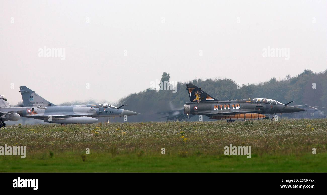Kampfflugzeuge der französischen Luftwaffe vom Typ Dassault Mirage 2000 ...