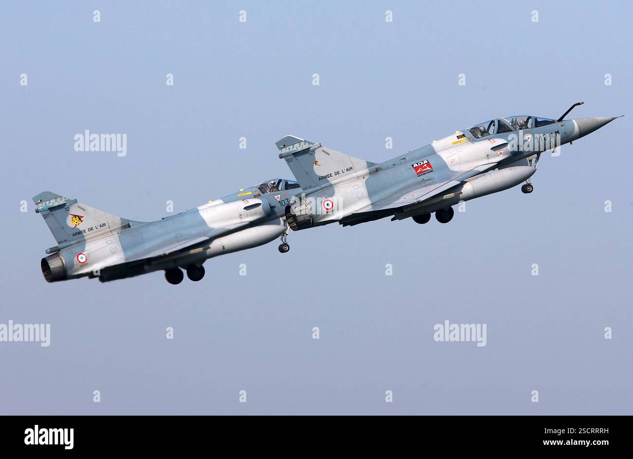 Zwei Kampfflugzeuge der französischen Luftwaffe vom Typ Dassault Mirage ...