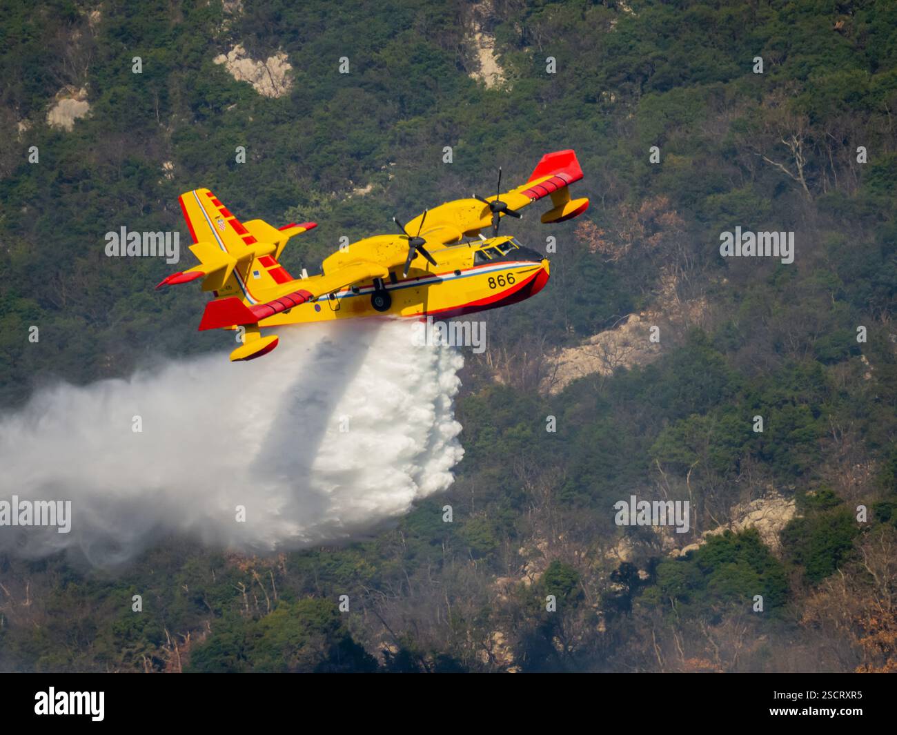 Croatian Canadair CL-415 "866" HRZ in action fire-figthing bombing over ...