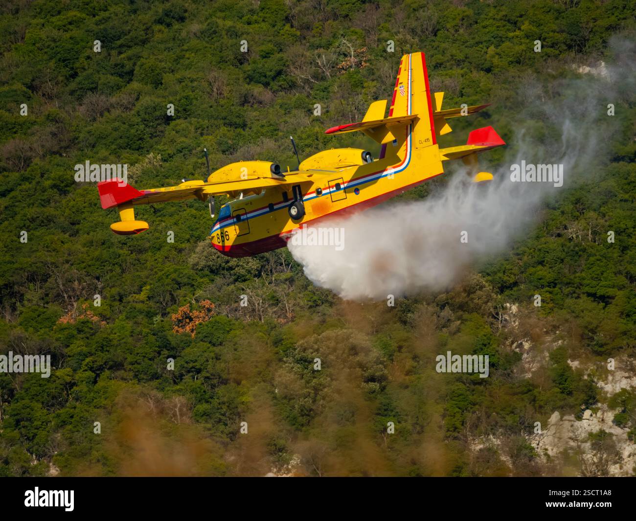 Croatian Canadair CL-415 "866" HRZ in action fire-figthing bombing over ...