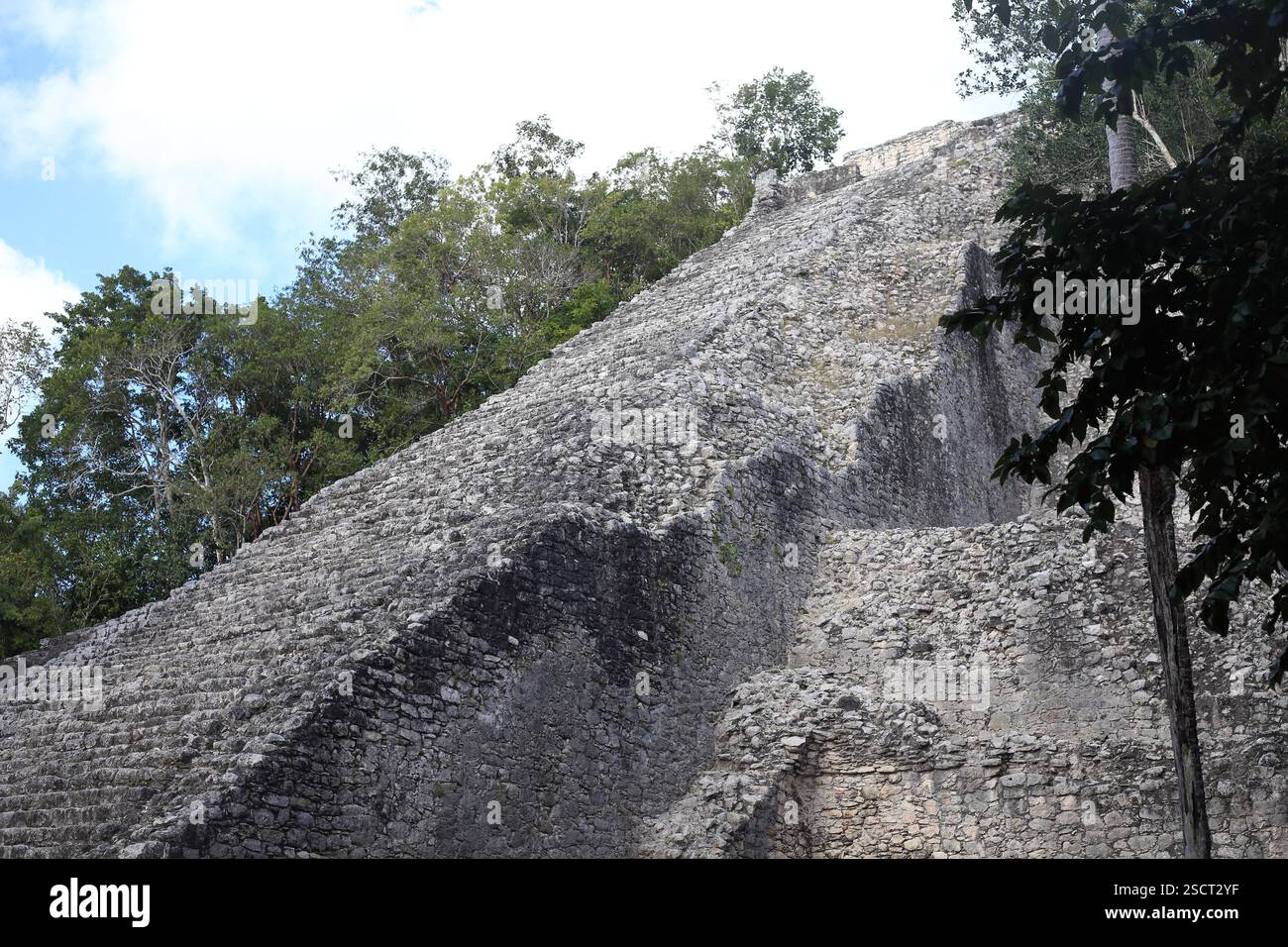 Noloch Mul pyramid, the tallest structure (42m) in the Yucatan. Dating ...
