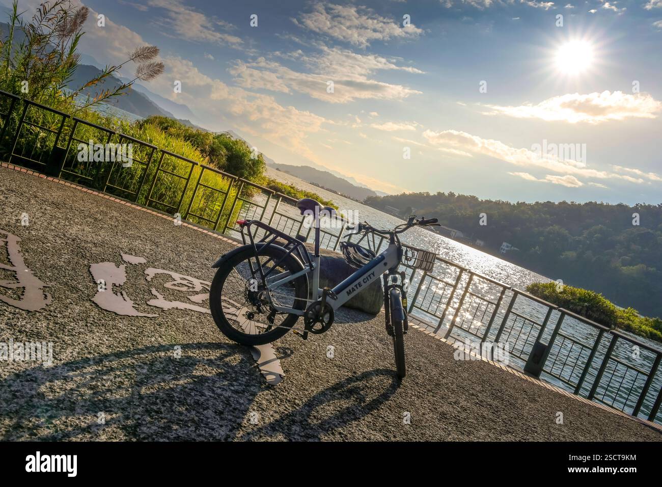 Radweg, Fahrrad, Sonne-Mond-See, Yuchi Township, Nantou County, Taiwan ...