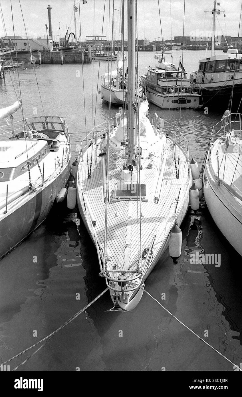 The sailing boat 'Roxi IV' between other boats in the tidal harbor of ...