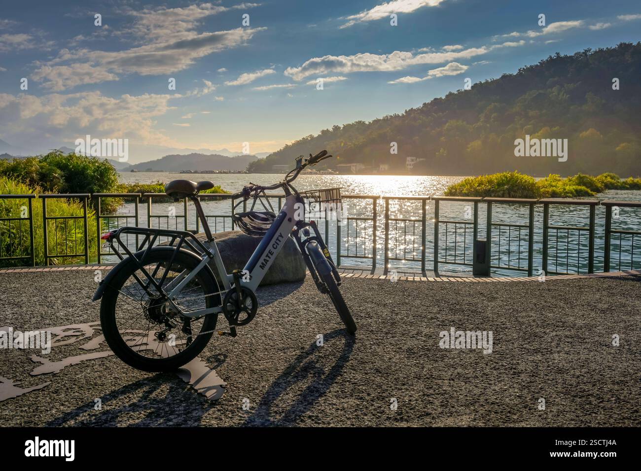 Radweg, Fahrrad, Sonne-Mond-See, Yuchi Township, Nantou County, Taiwan ...