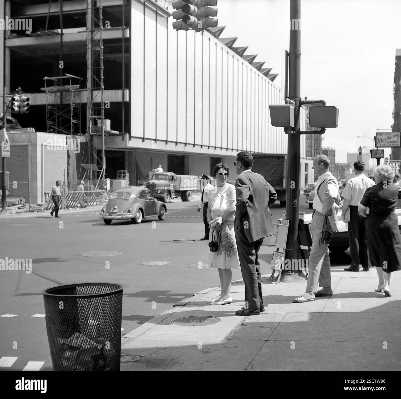 City stroll in Baltimore: Picture shows traffic, intersection and ...