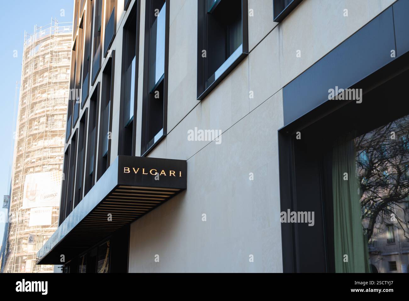 Captures modern architecture building hi-res stock photography and ...
