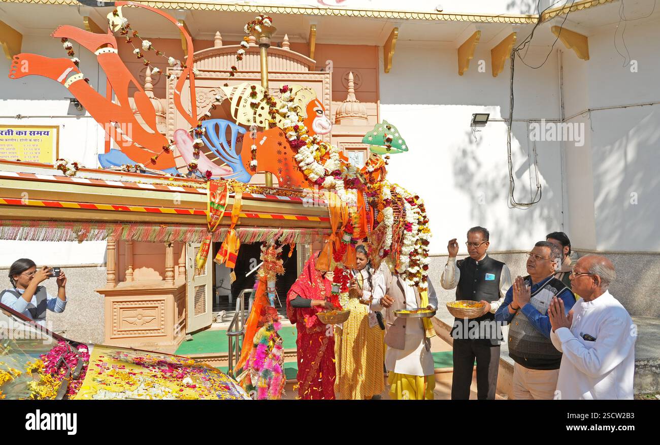 Lord hanuman with gada hi-res stock photography and images - Alamy
