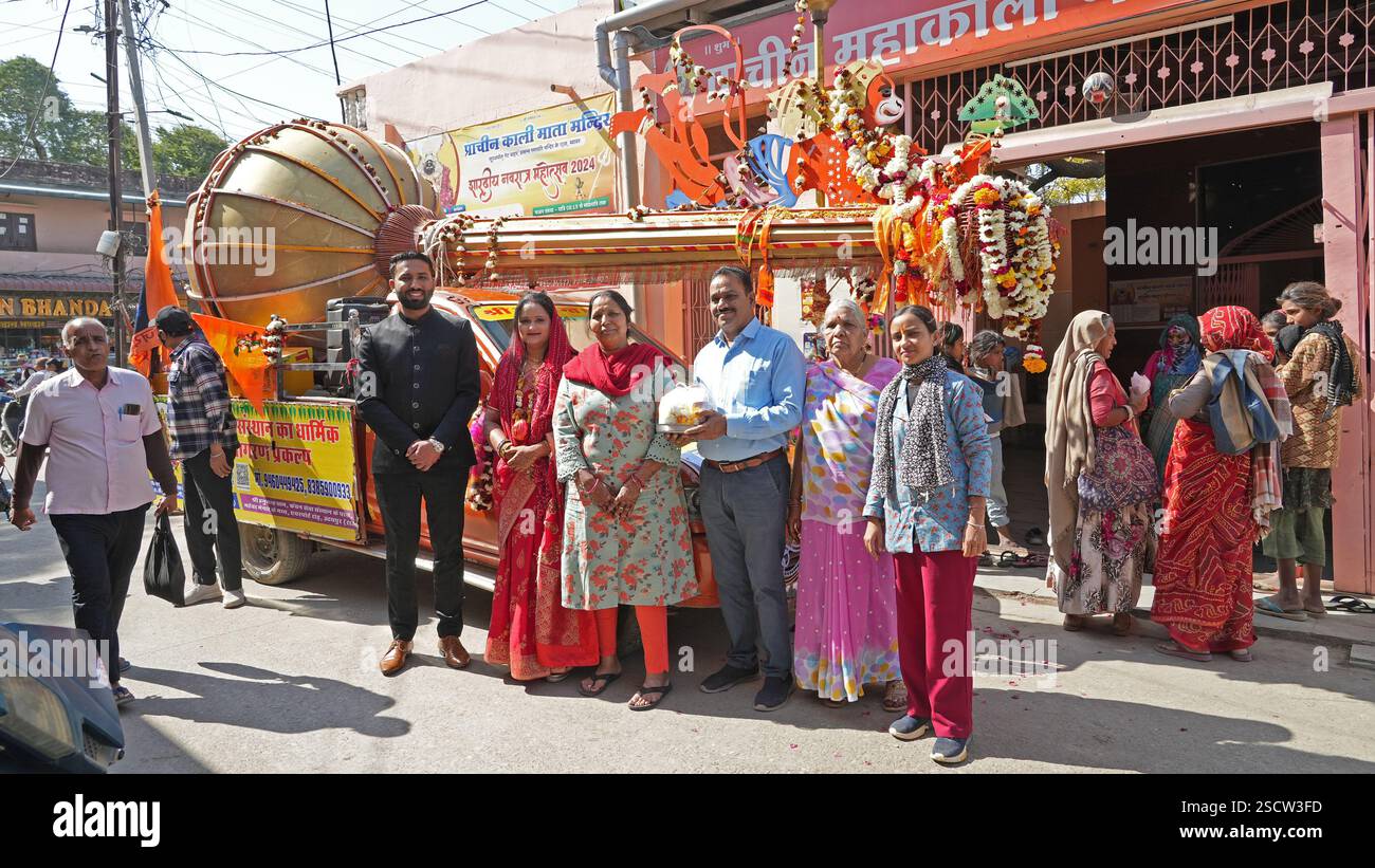 5 tall mandir hi-res stock photography and images - Alamy