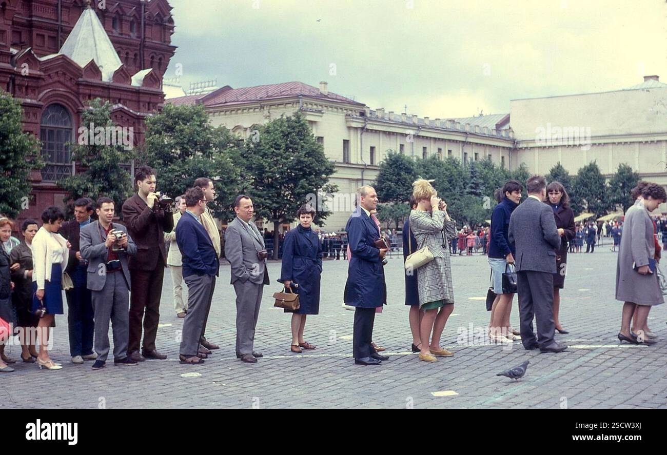 Special lane for western tourists to the Lenin Mausoleum. [automated ...
