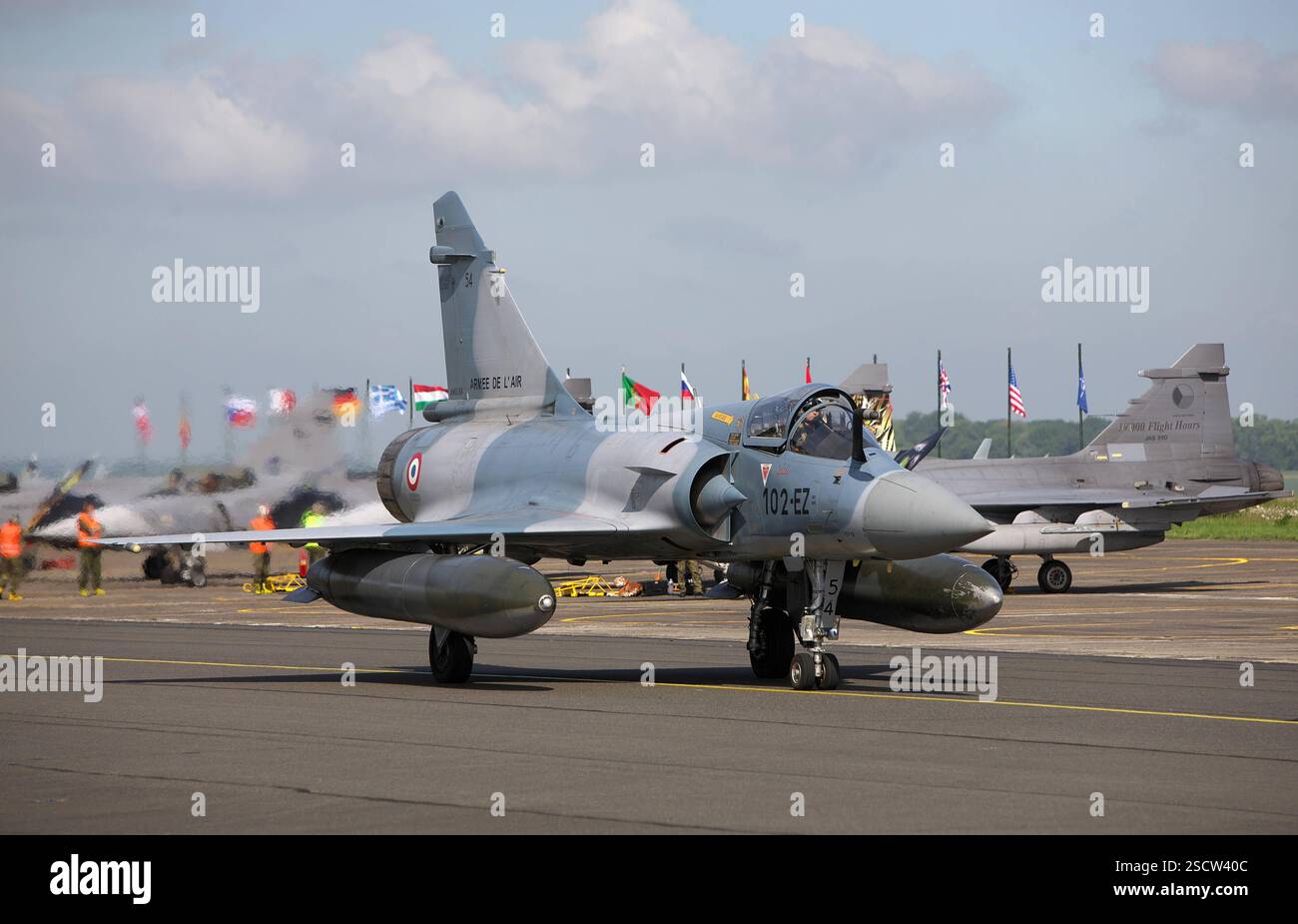 Ein Kampfflugzeug der französischen Luftwaffe vom Typ Dassault Mirage ...