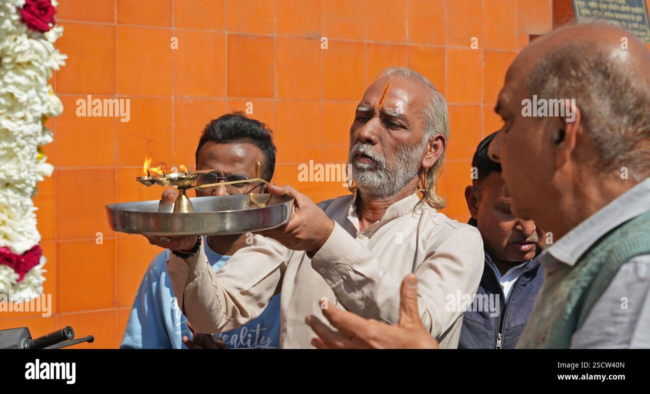 5 tall mandir hi-res stock photography and images - Alamy
