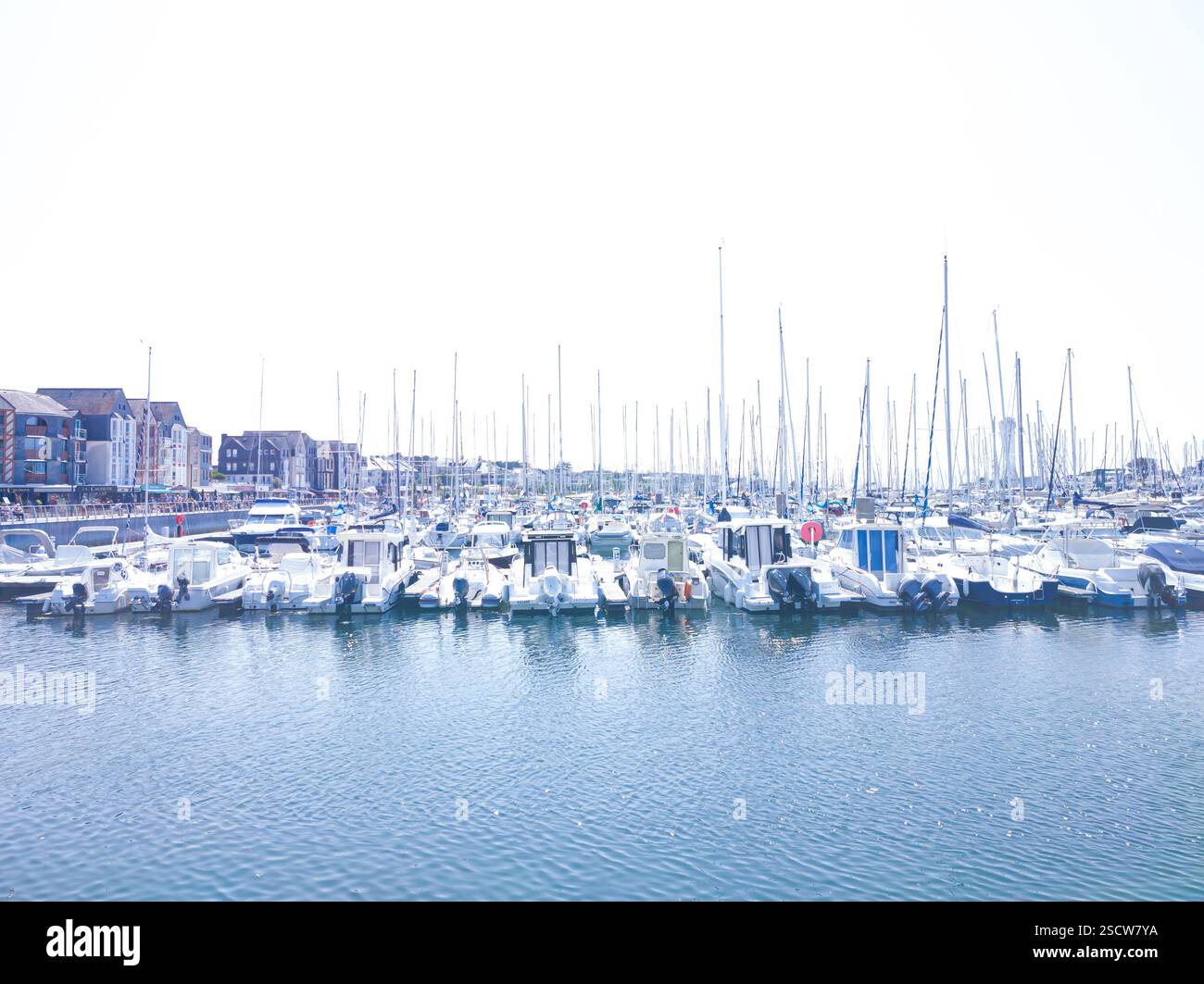 Boats docked modern marina hi-res stock photography and images - Alamy
