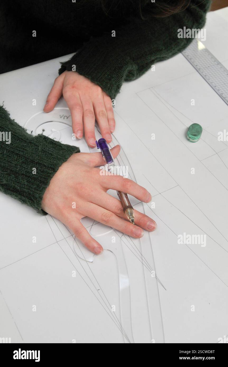 Dessiner drawing draw trace hi-res stock photography and images - Alamy