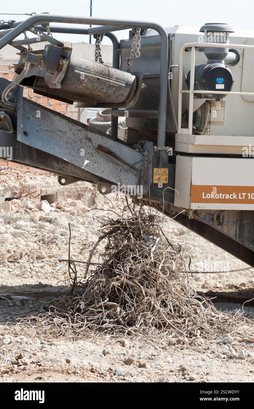 Close-up of the recovery of rebar during the crushing of reinforced ...