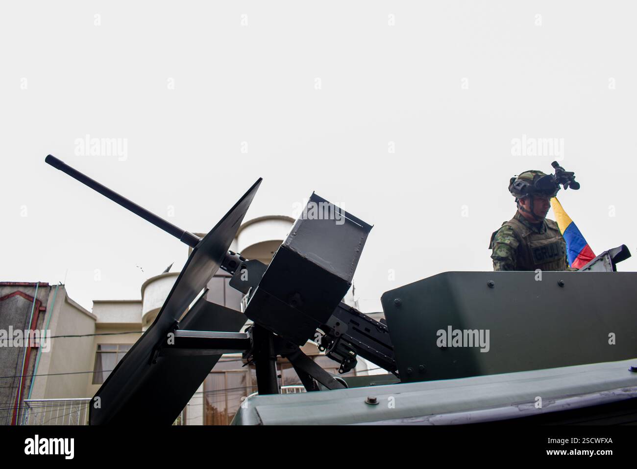 soldier next to long-range machine gun, military personnel with heavy ...