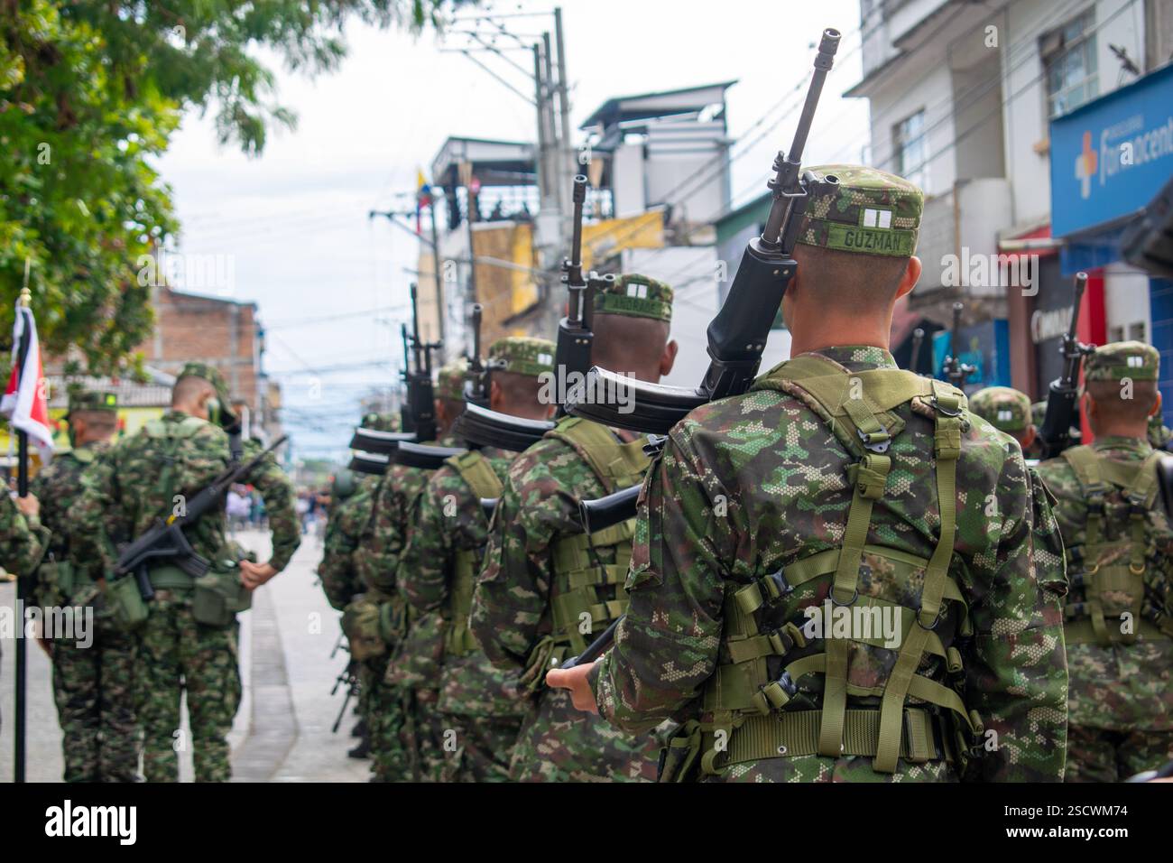 Colombian army patrolling the streets, military forces on urban patrol ...