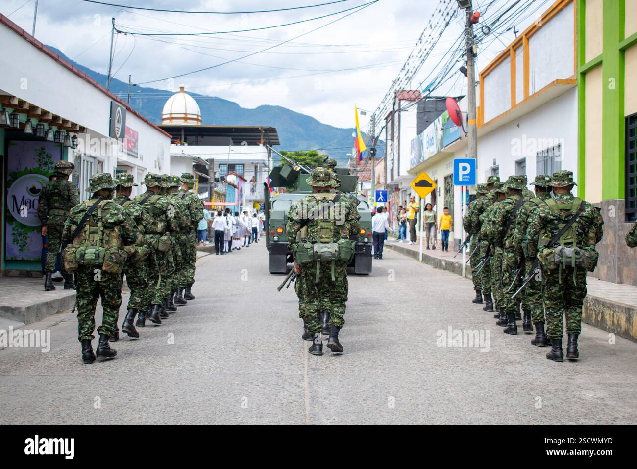 Colombian army patrolling the streets, military forces on urban patrol ...